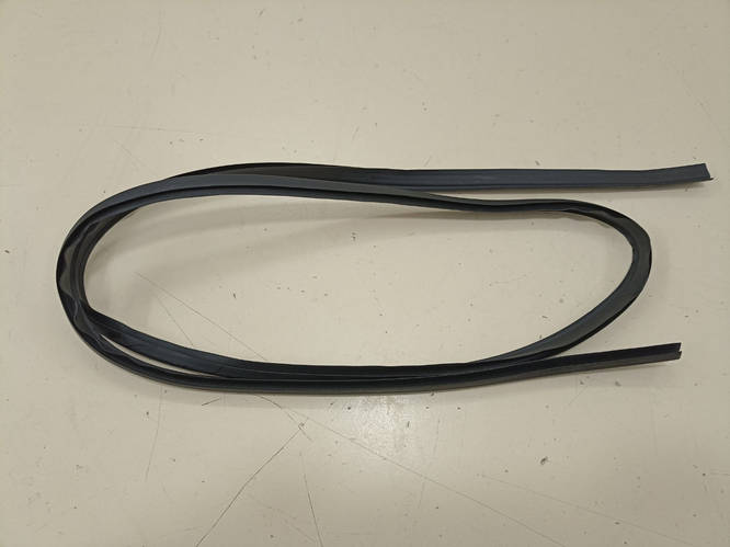 Уплотнитель лобового стекла ВАЗ 2110 2111 2112 НИЖНИЙ пр во Завод ПД 330517 АТ 23701 Ua