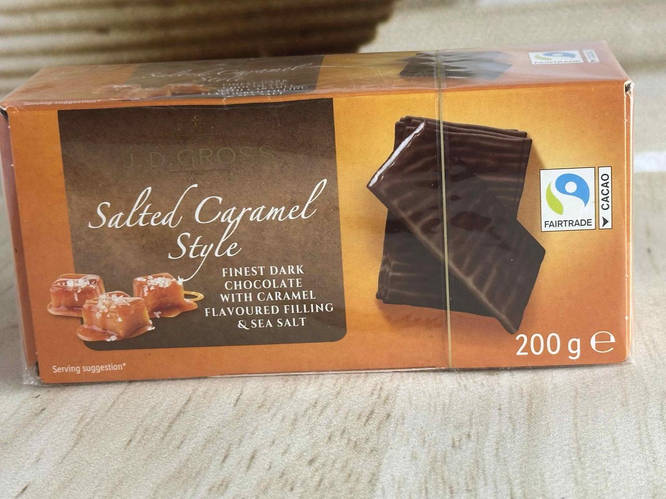 Шоколад чорний з начинкою карамелі та морською сіллю J.D.Gross Salted ...
