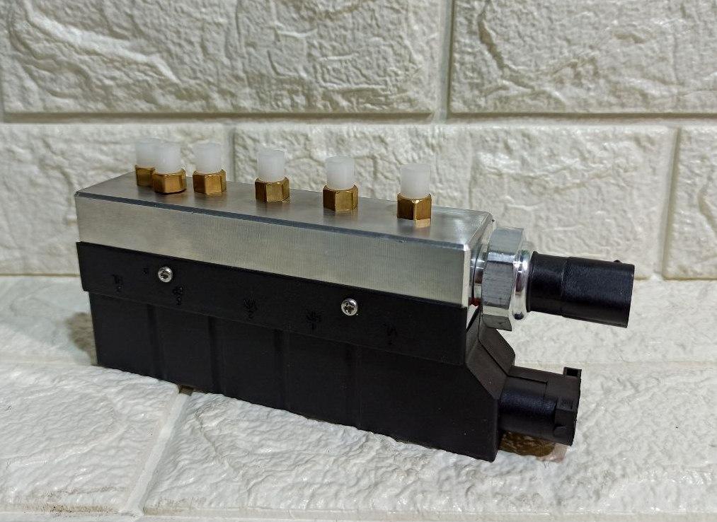 Блок клапанів пневмопідвіски A2203200258 для Мерседес Mercedes W220 ...