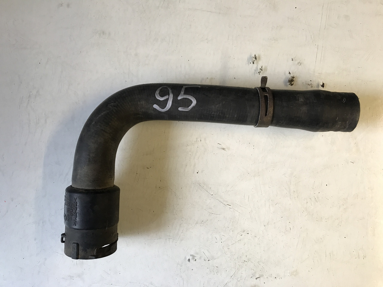 Патрубок системы охлаждения Volkswagen Passat B5 Audi A6 C5 Skoda ...
