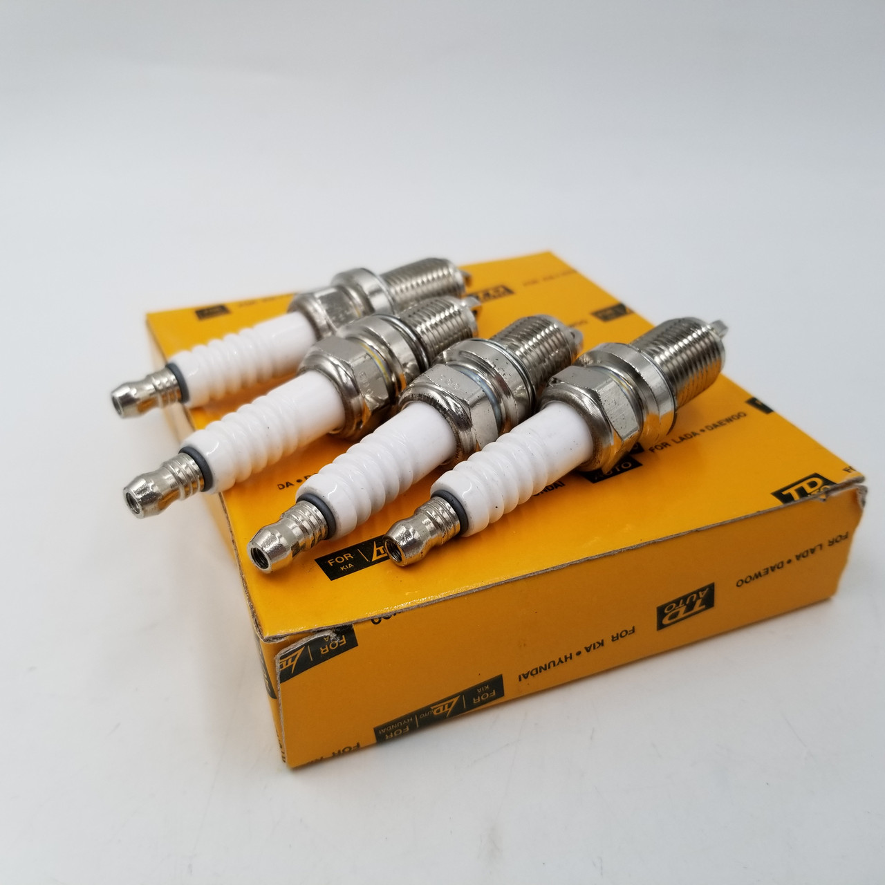 Свічка запалювання Рено Кліо, Кенго, Меган, Твінго 1,4, 1,6 8кл. К7М ...