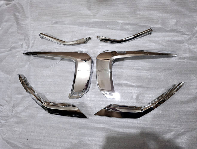 Молдинг переднього бампера верхній лівий хром Mitsubishi Outlander 16 ...