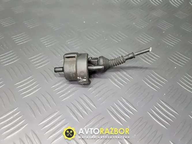 Клапан вентиляции топливного бака 058133459 на Audi A4 (B5), VW Passat ...