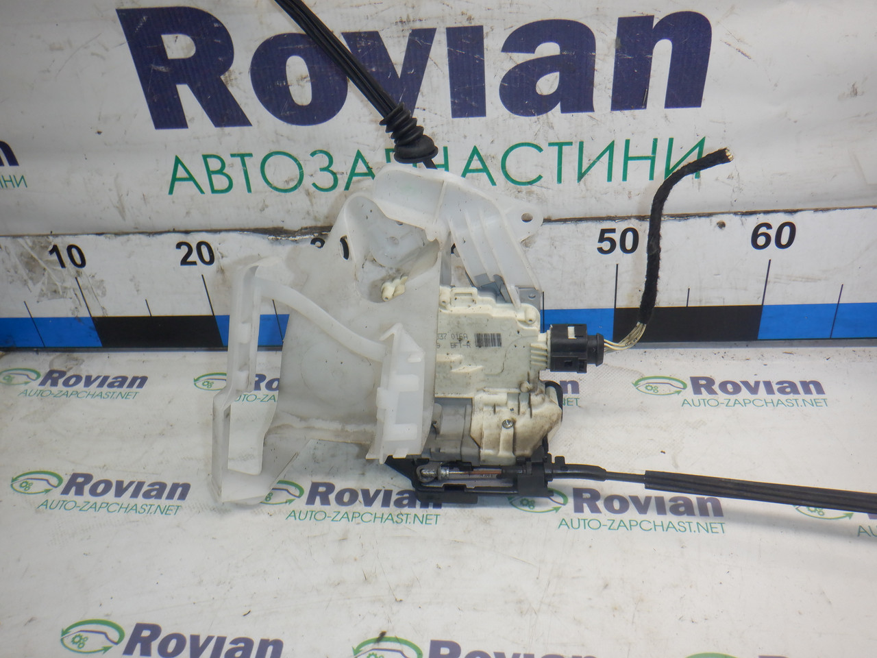 Замок дверей передній правий Volkswagen PASSAT B6 2005-2010 ...