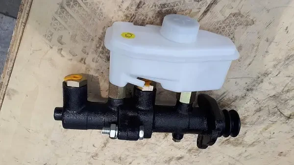 53-11-3505211 Цилиндр тормозной главный ЗИЛ 5301, ГАЗ 53, ГАЗ 66, 3307 2-х секционный (с бачком ...