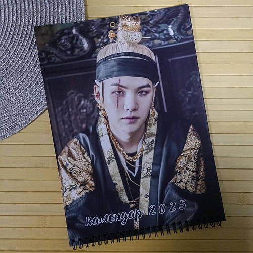 Календар настінний перекидний Шуга Agust D Suga BTS (БТС) 2025 А4 (ID#2385625389), ціна: 150 ...