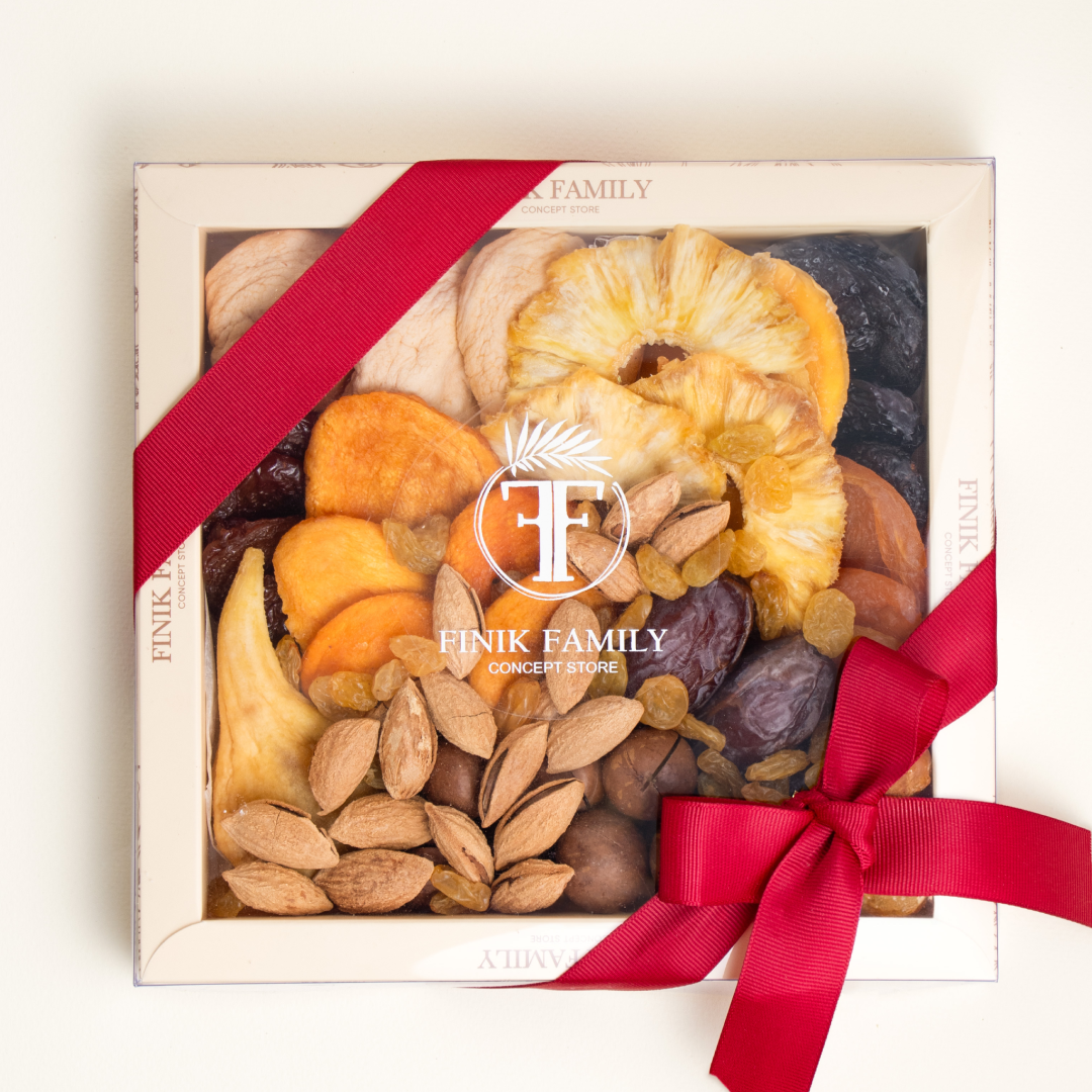 Подарунковий набір з сухофруктами та горіхами "Асорті максі": продаж, ціна у Києві. Цукати та ...