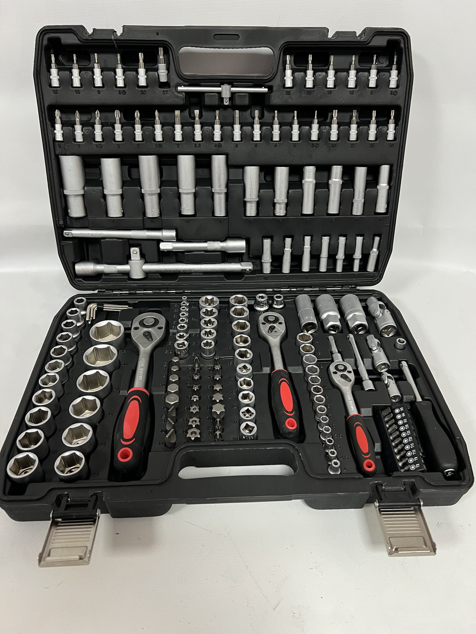 Набір інструментів для авто 172 предметів з тріскачками: продаж, ціна у ...