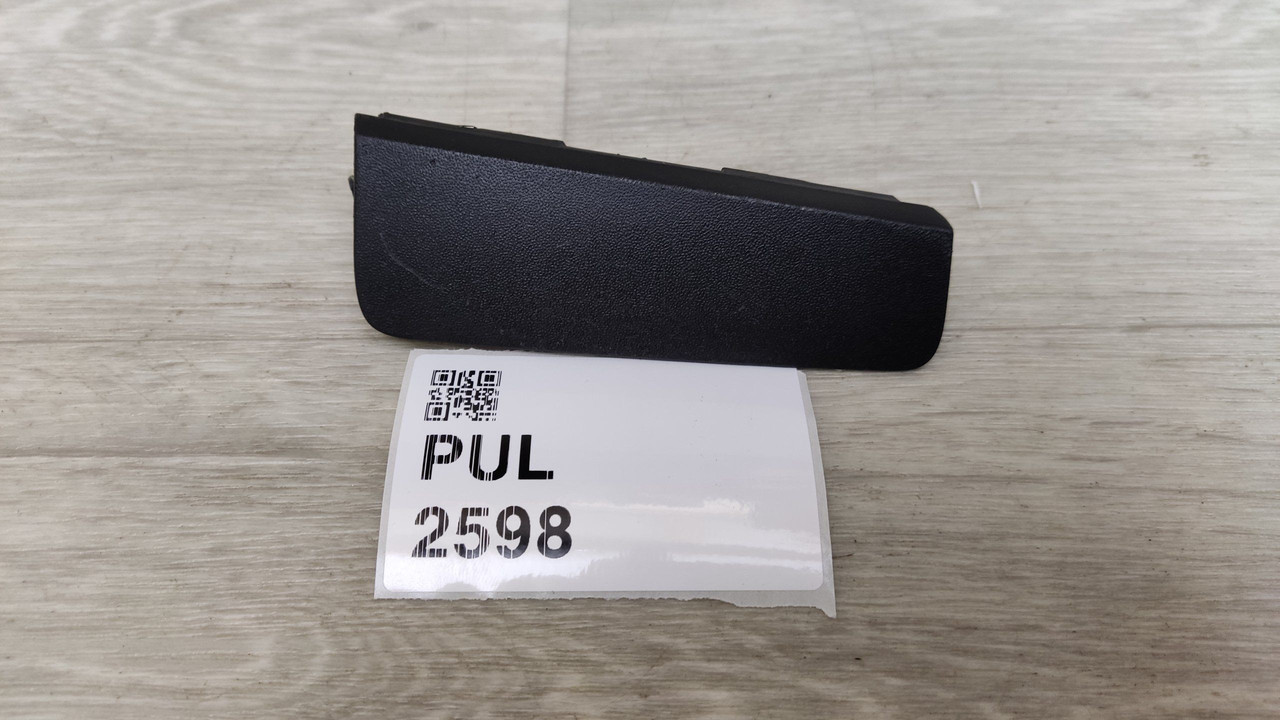 Заглушка буксирувального гака крюка переднього бампера права Toyota ...