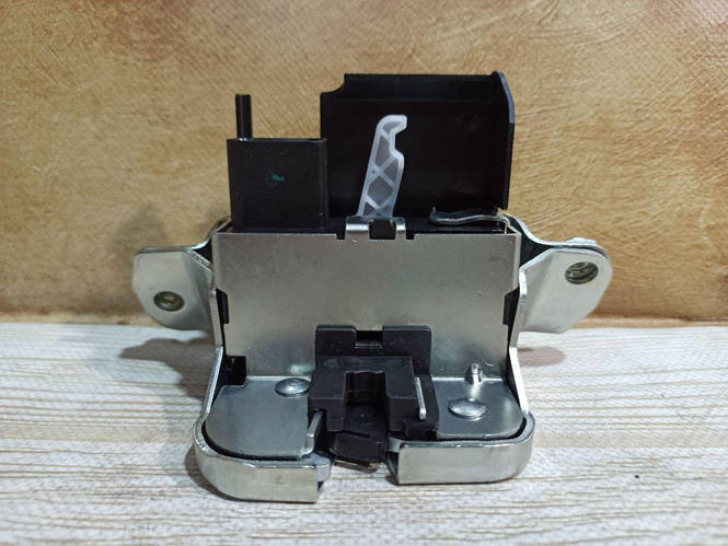 7P0827505G Замок кришки багажника Фольксваген Туарег Шаран 2010- (ID ...