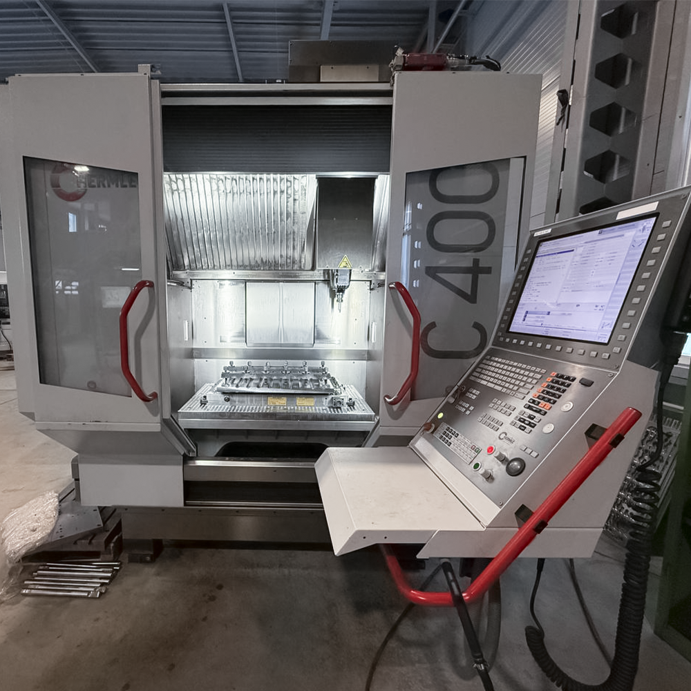 Купить Центр обрабатывающий фрезерный с ЧПУ HERMLE C 400 V оптом и в ...