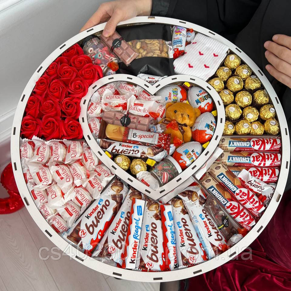 Великий подарунковий бокс мега коло солодкий подарунок з іграшкою та