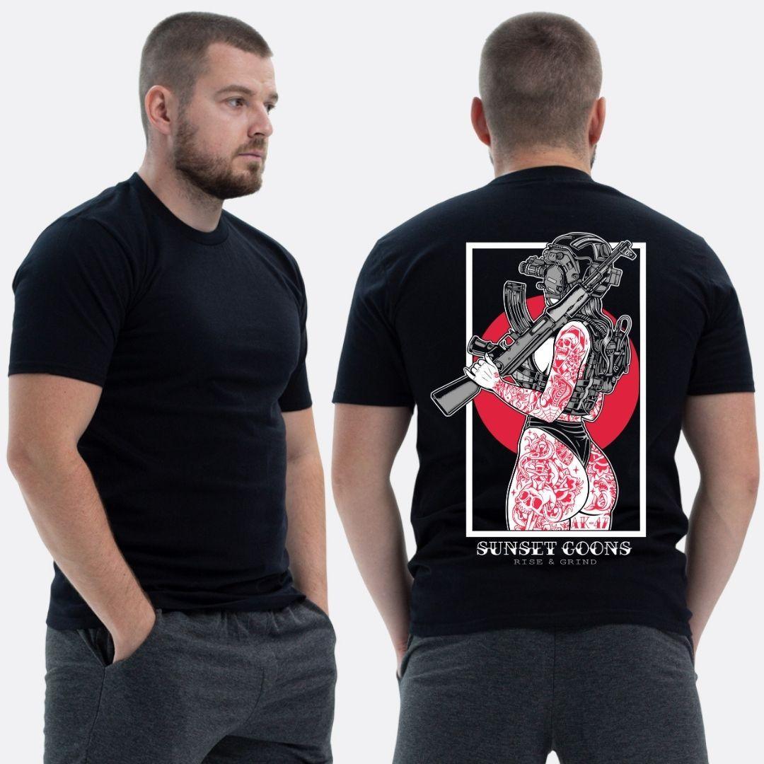 Чоловіча класична футболка з принтом Дівчина з червоними тату у шоломі ...