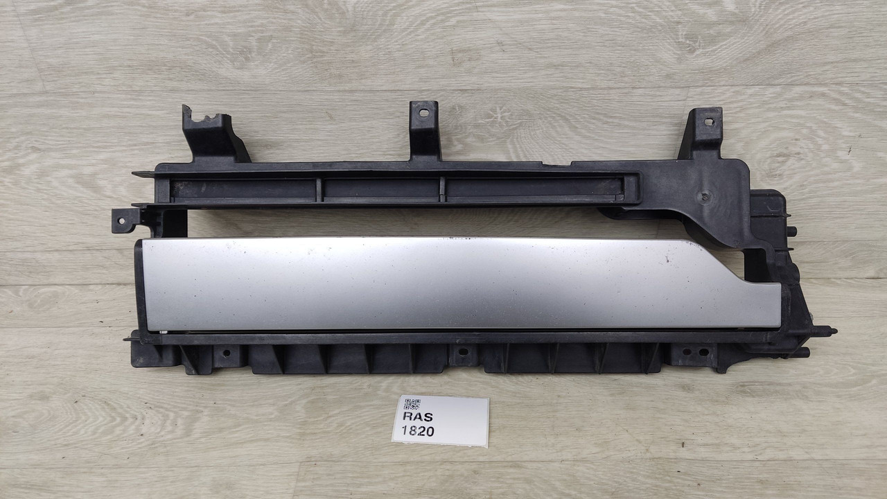 Дефлектор жалюзі радіатора переднього бампера ліві Hyundai Ioniq 5 ...