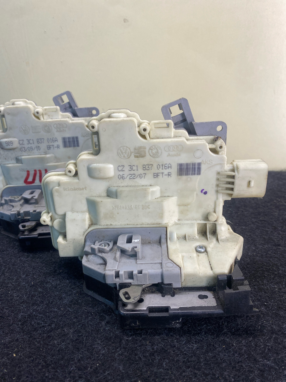 Замок дверок передній правий Passat b6 b7 CC 3c1837016a (ID#2571499827 ...