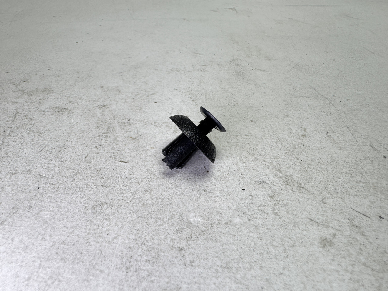 Кліпса утеплювача капота Camry Toyota 9046707211 9046707217 (ID ...