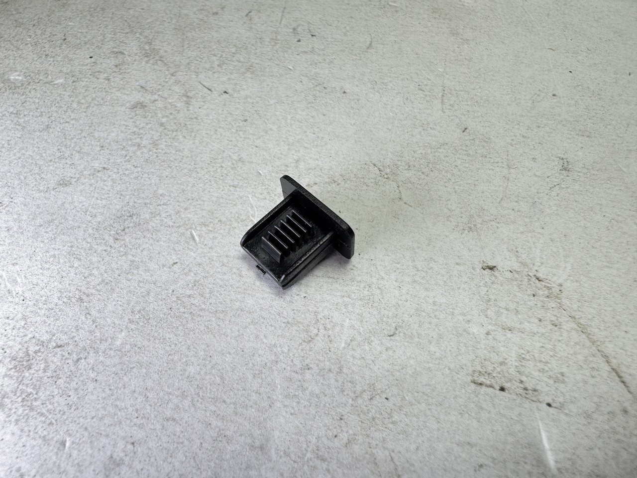 Клипса фиксатор обшивки багажника Гольф 4 Фольксваген 6K0867838 ...