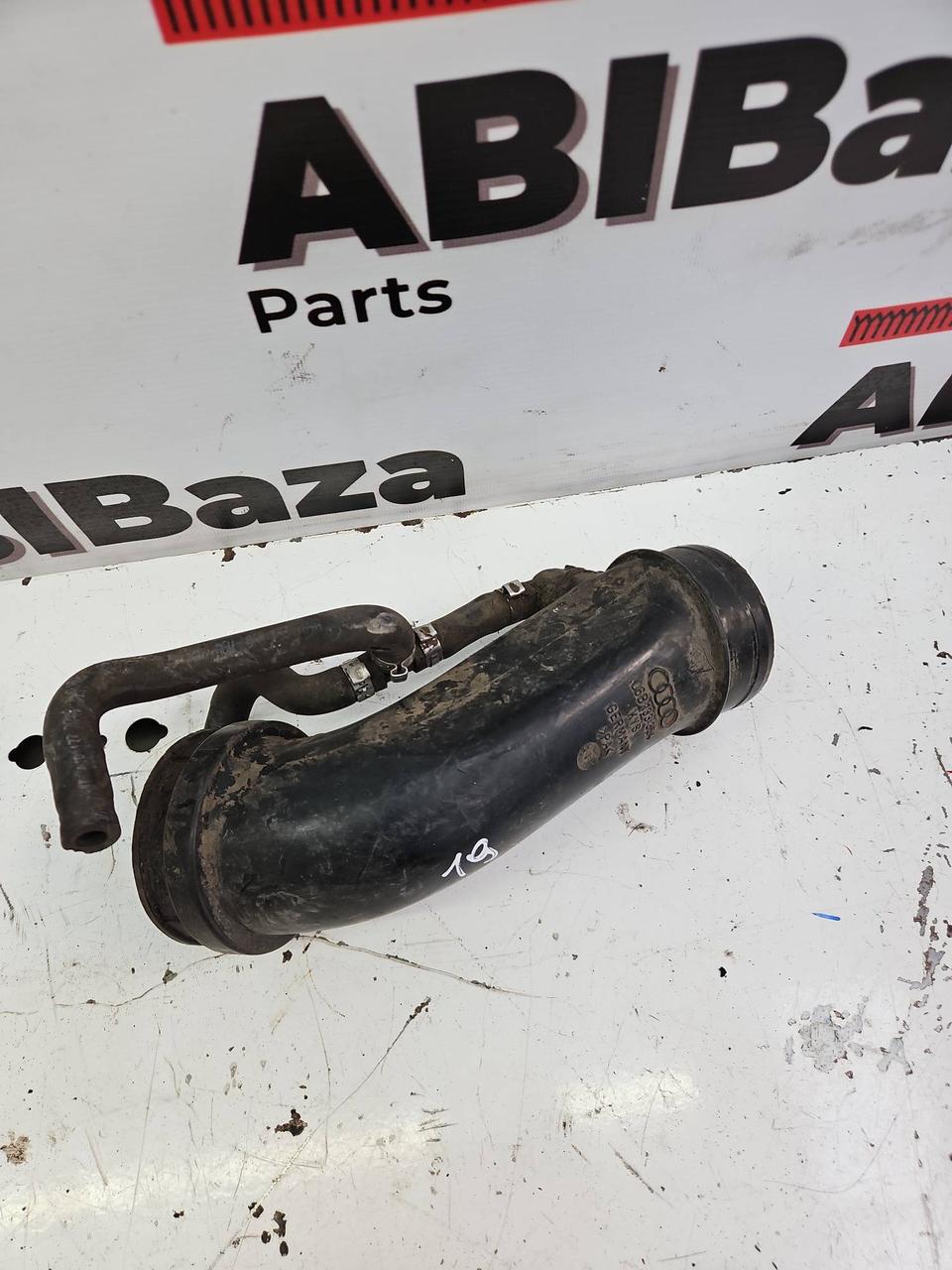 Патрубок повітряний, дросельної заслінки Volkswagen Passat B5, Audi A4 ...