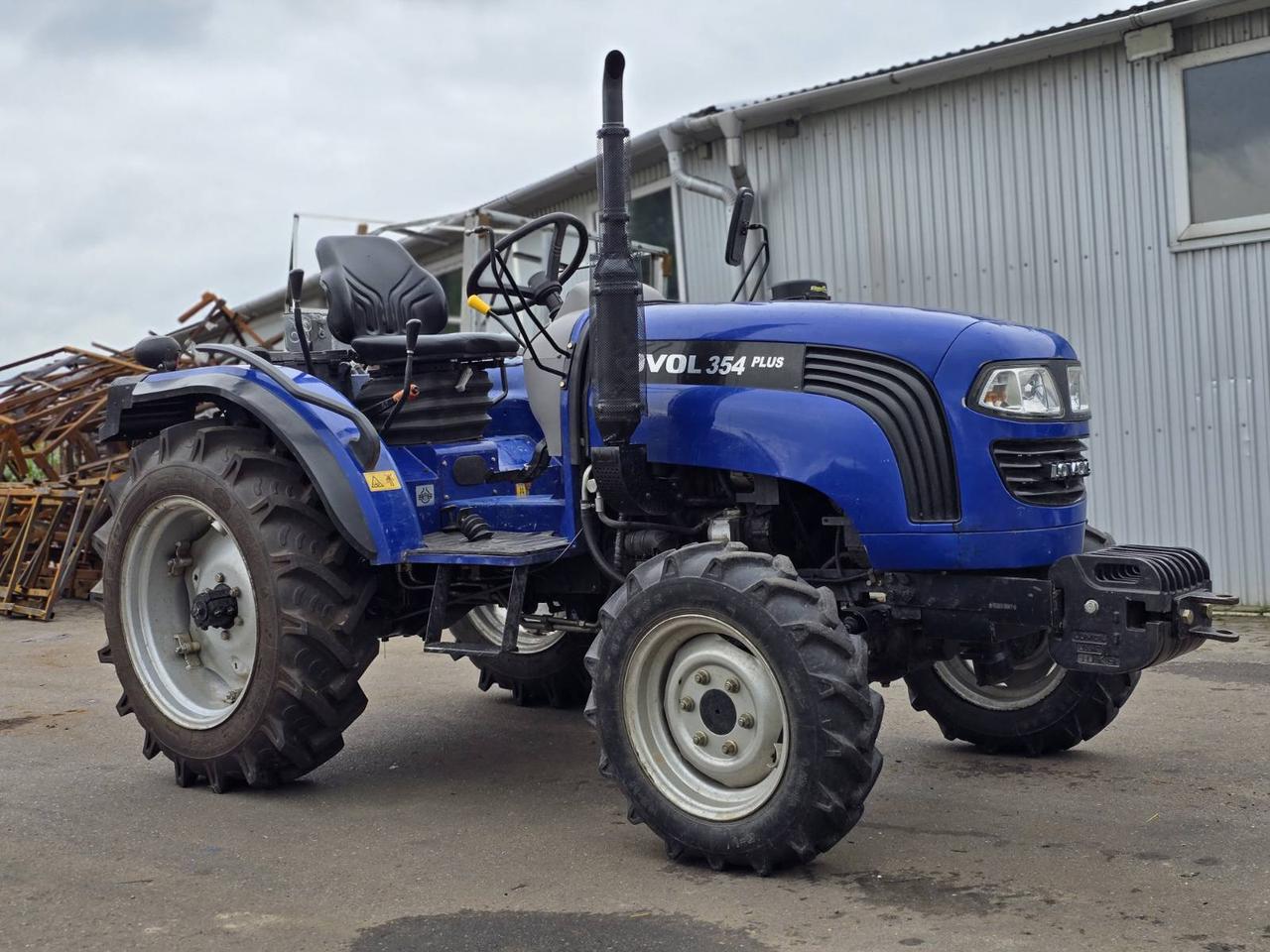 Купить Трактор LOVOL 354 Plus 35 л.с., 4-цилиндровый, полноприводный 4×4, с гидроусилителем, б/у ...