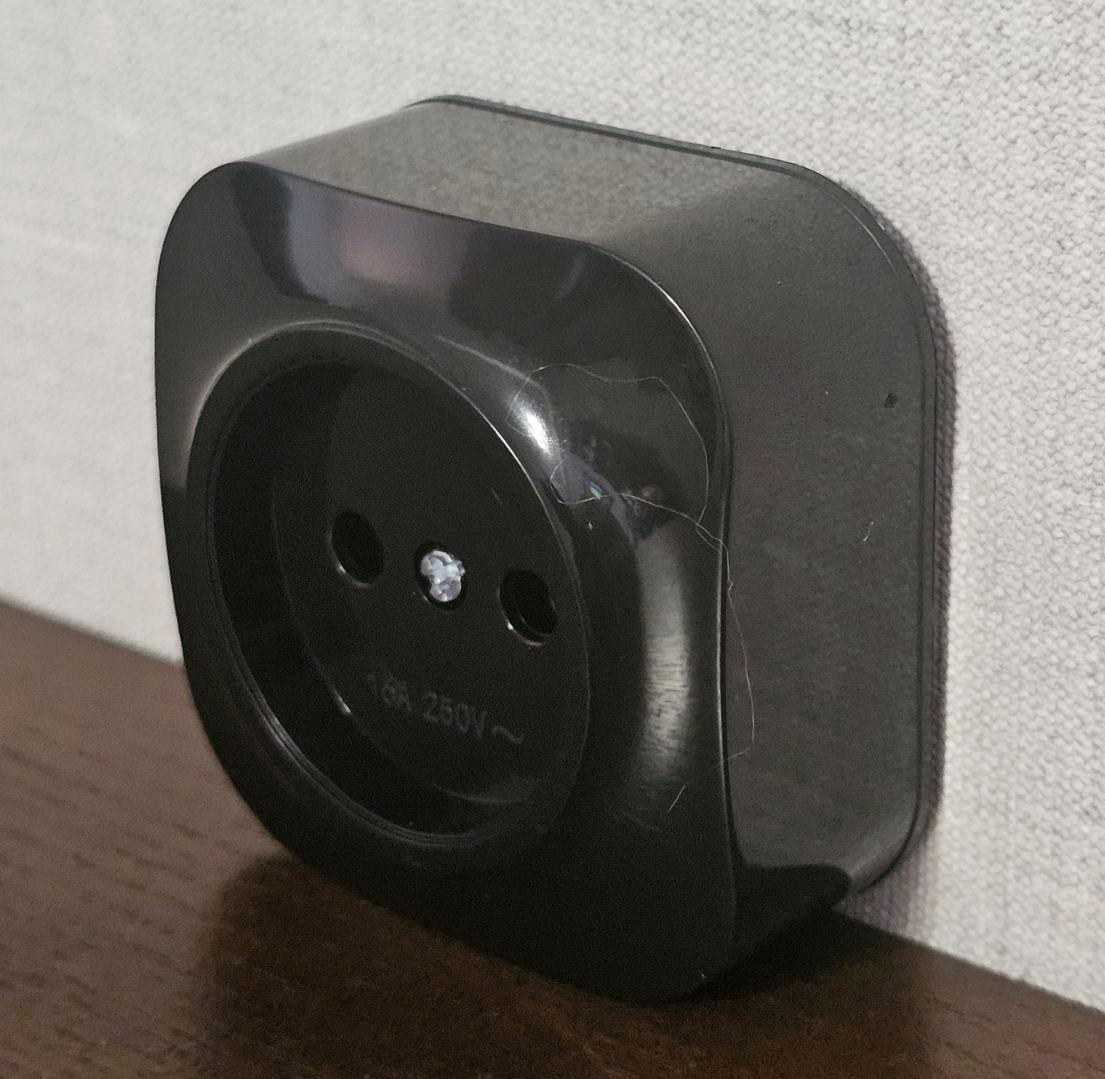 Розетка 1-а чорна SVT-7805 (кераміка), ціна: 37.50 ₴, купити на Prom.ua