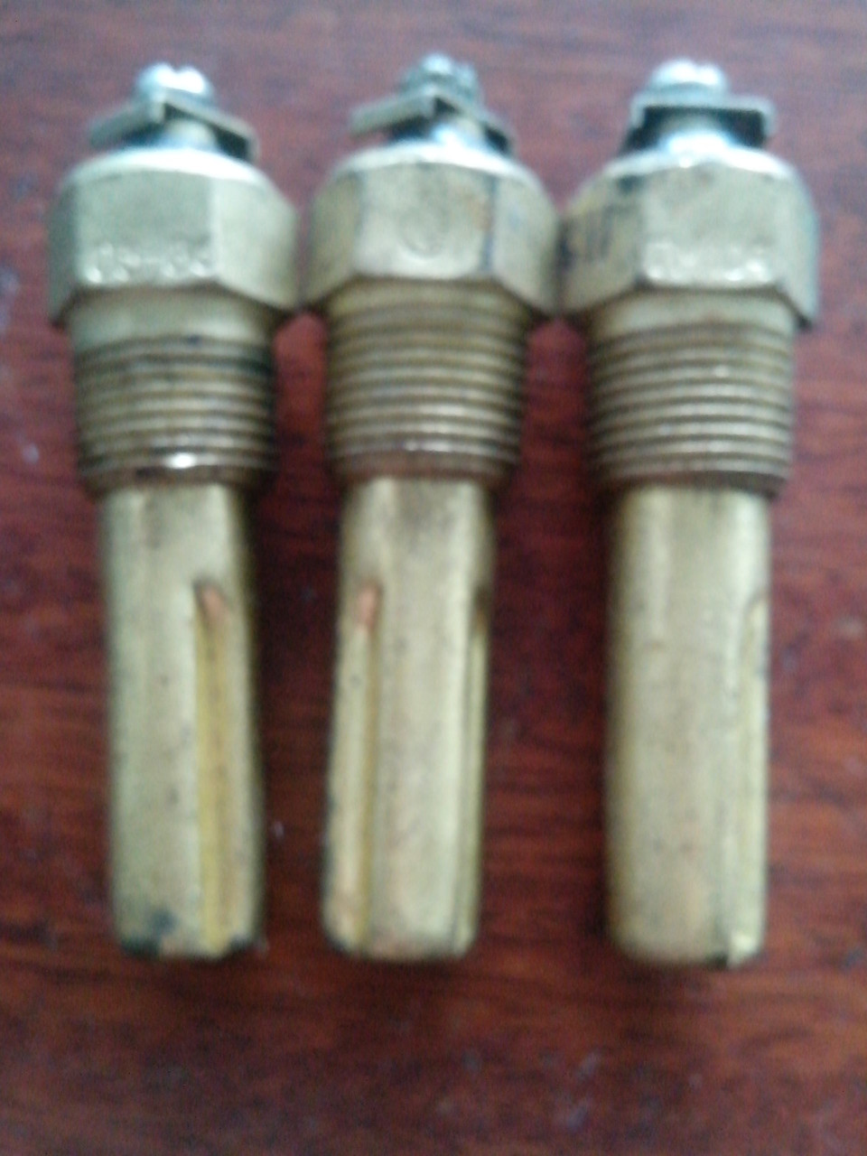 Датчик температуры ТМ-104 ГАЗ-24,52;66,УАЗ аварийный (длинный) СССР ...