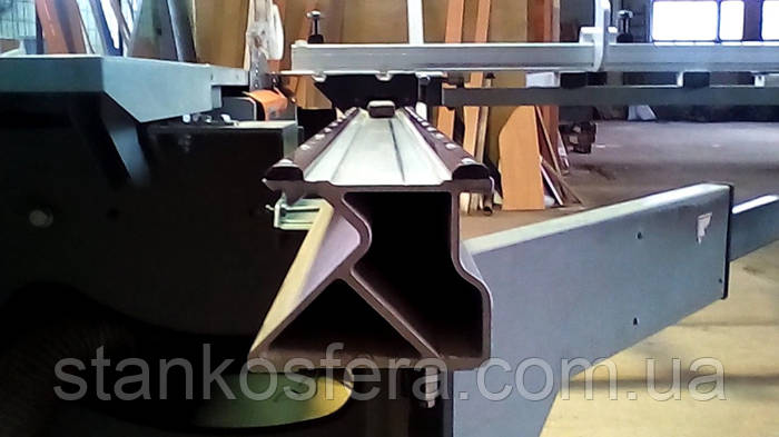 Купити Розкроєний верстат Altendorf F92T бу 02г. з нахиляними пилами ...