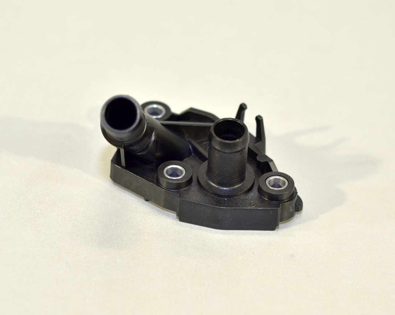 Флянец системы охлаждения на Renault Kangoo II 2008-> 1.5dCi — Renault ...