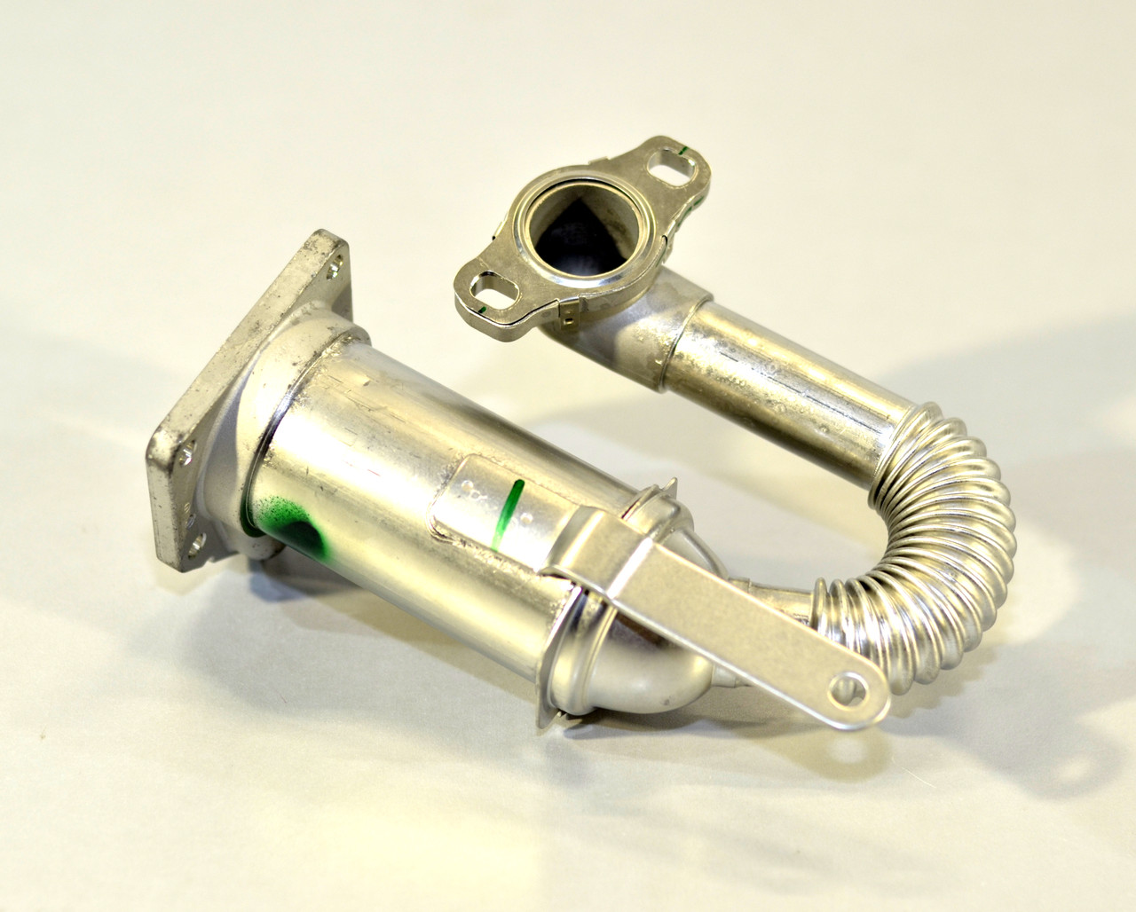 Патрубок клапана EGR (охладитель) на Renault Dokker 2012-> 1.5dCi ...