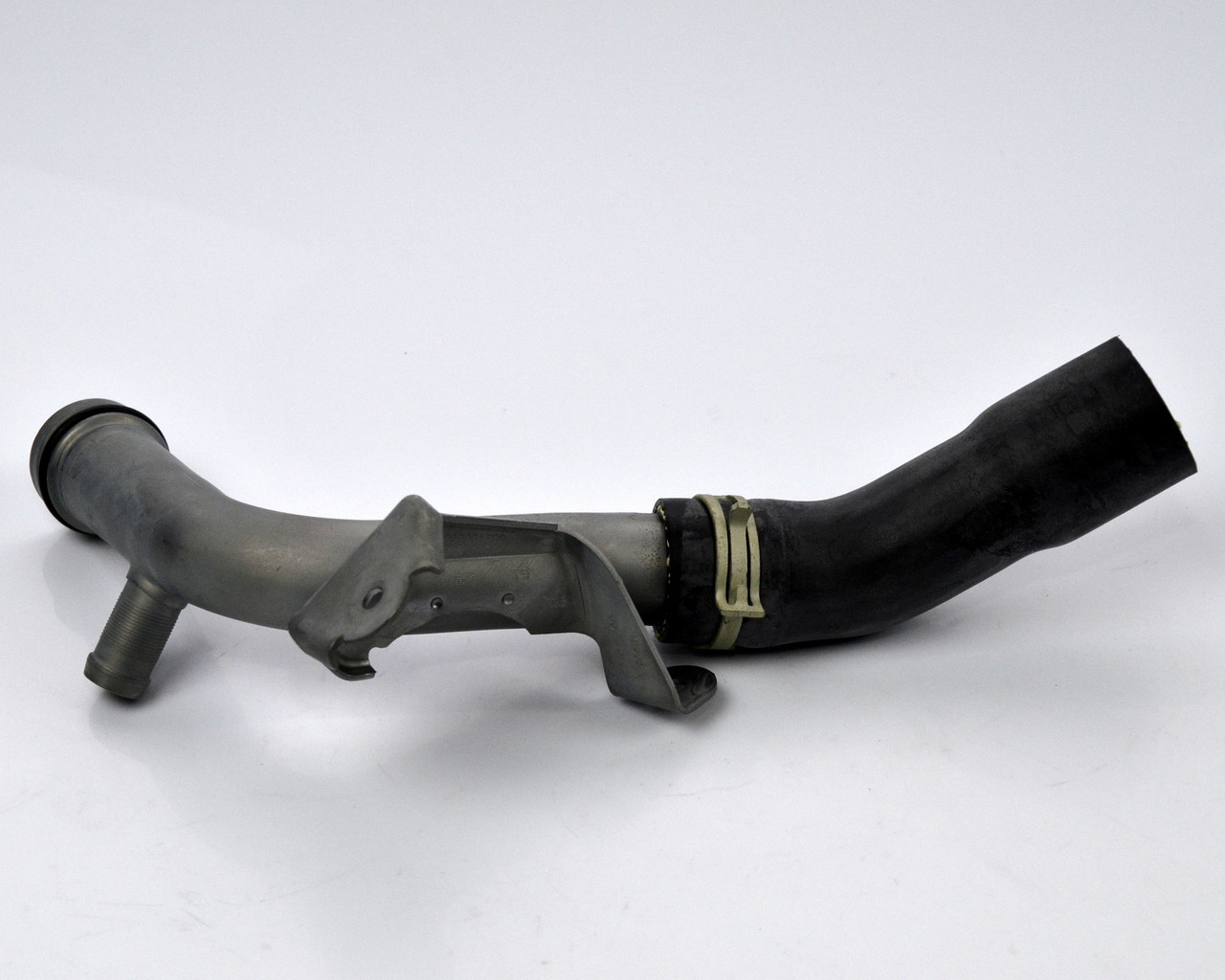 Патрубок охолоджувальної системи на Renault Master III 2010-> 2.0 dCi ...