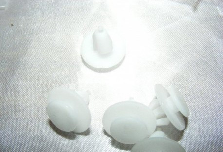 Фіксатор молдингу та накладки пластикового порога GM 90580703 OPEL ...